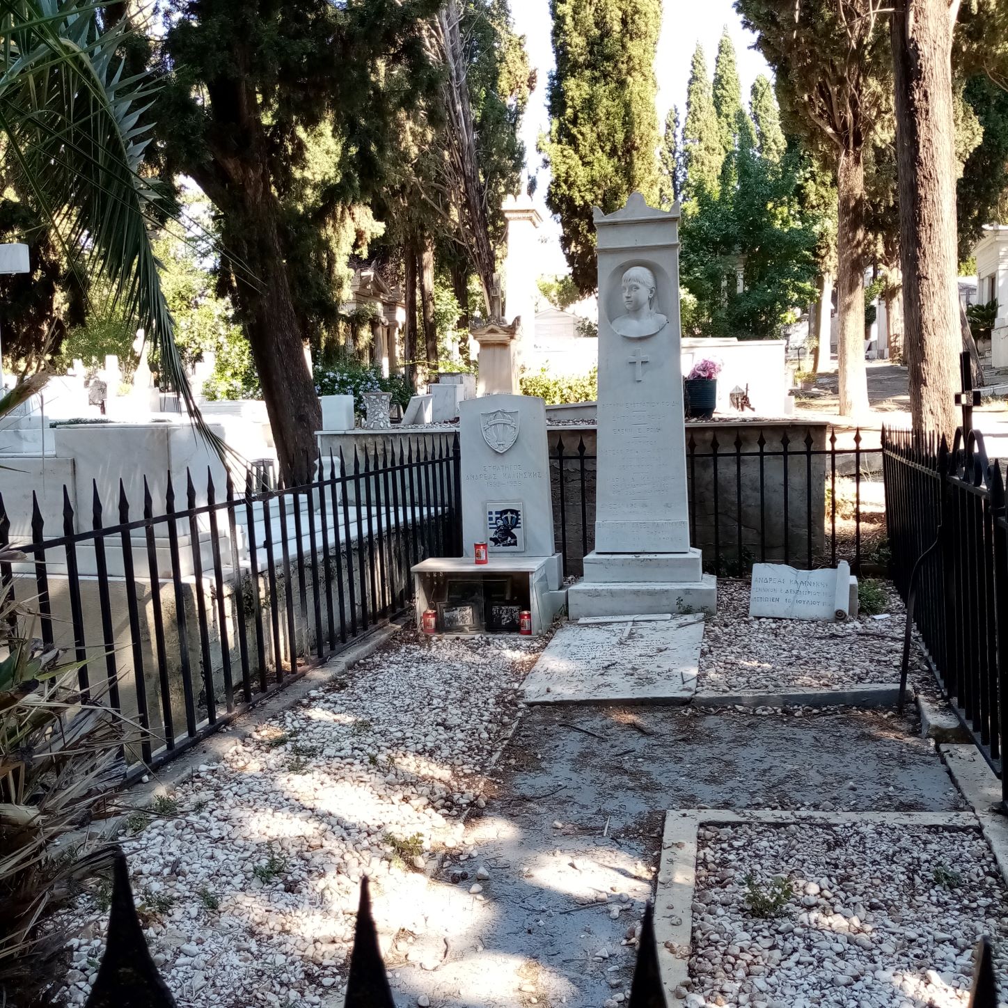 ΜΝΗΜΕΙΟ ΣΤΡΑΤΗΓΟΥ ΑΝΔΡΕΑ ΚΑΛΙΝΣΚΗ – ΙΔΡΥΤΗ ΤΩΝ ΔΥΝΑΜΕΩΝ ΚΑΤΑΔΡΟΜΩΝ ...