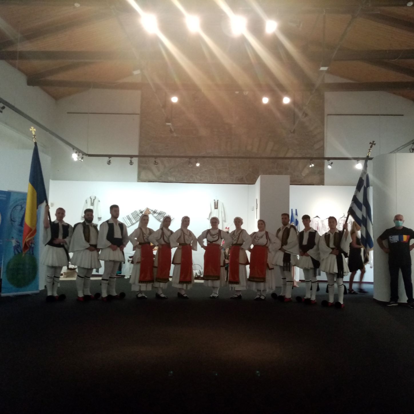 Έκθεση Ρουμανικής Παραδοσιακής Φορεσιάς Μια γέφυρα πολιτισμού μεταξύ ...