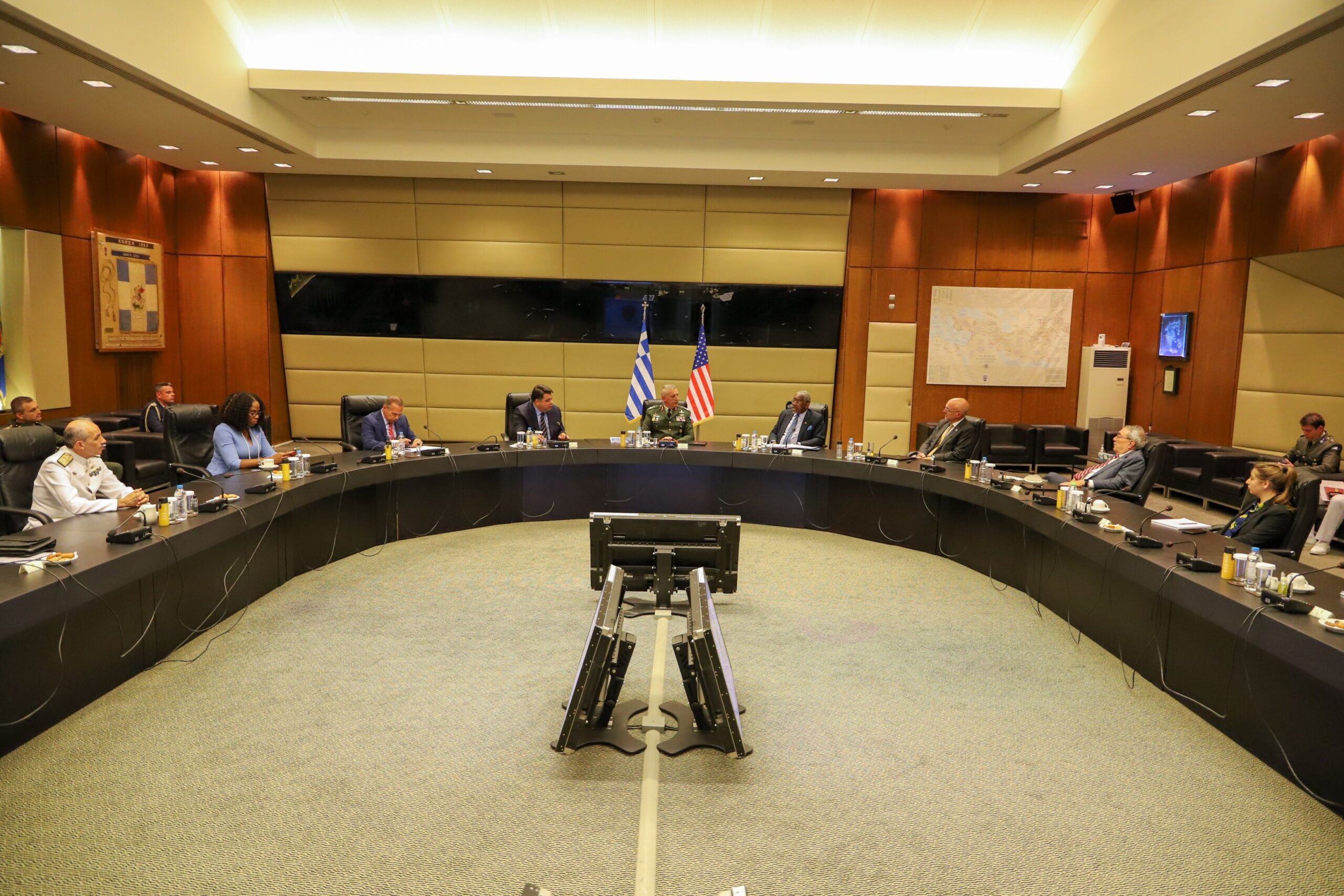Αντιπροσωπεία Κογκρέσου των ΗΠΑ στο ΓΕΕΘΑ – DIPLOMATIC POINT