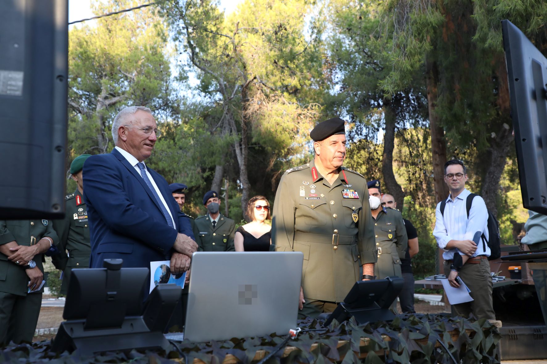 Δωρεά Επικοινωνιακού Εξοπλισμού στο Γενικό Επιτελείο Στρατού ...