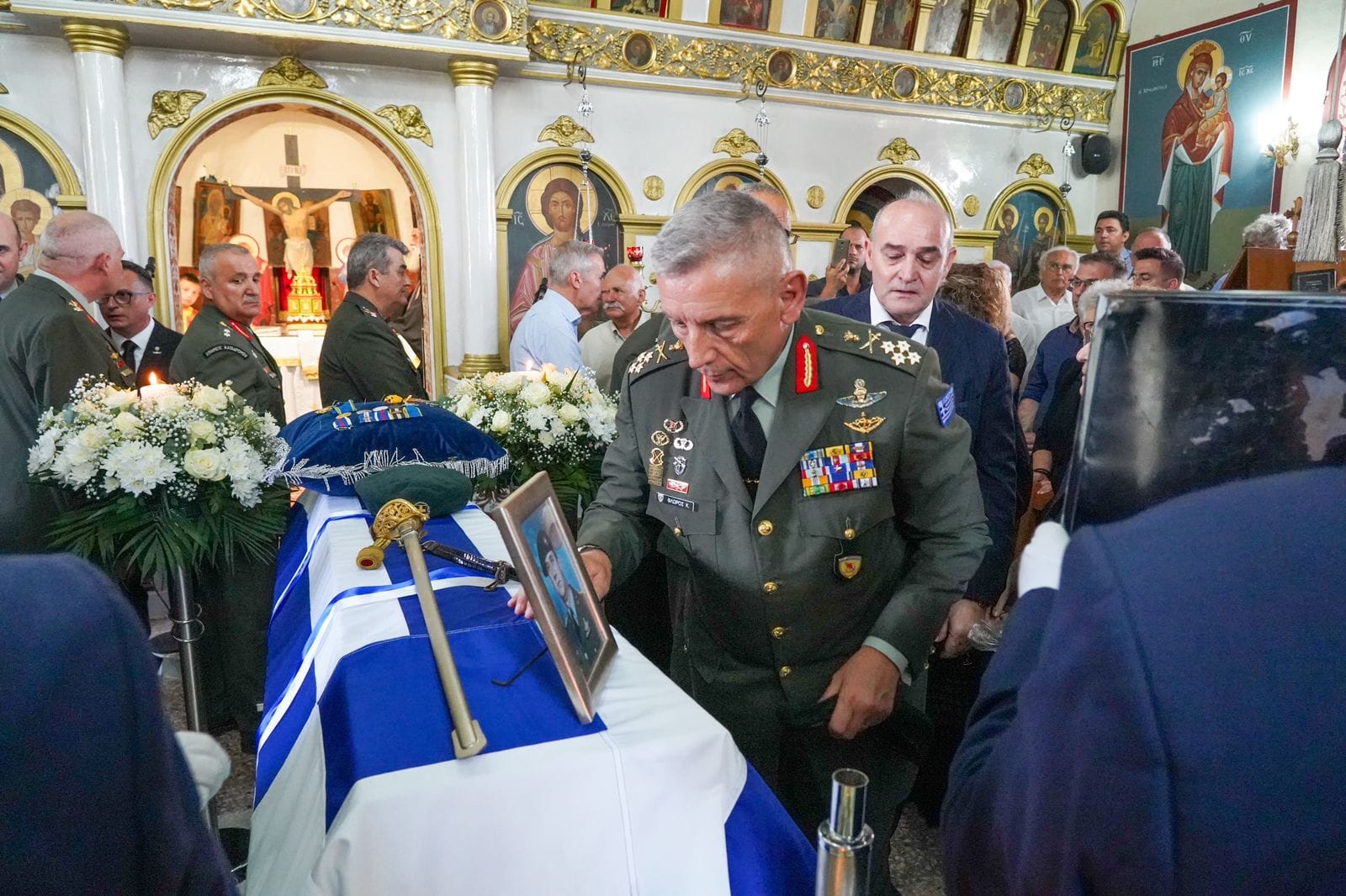 Ο Στρατηγός των Ειδικών Δυνάμεων και Ήρωας Ηλίας Γλεντζές αναπαύεται ...