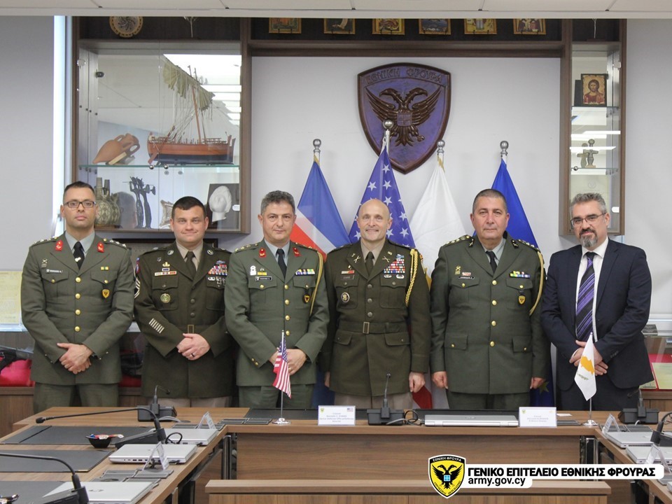 Διμερής Αμυντική Συνεργασία ΗΠΑ και ΕΦ Έπεσαν οι υπογραφές – DIPLOMATIC ...