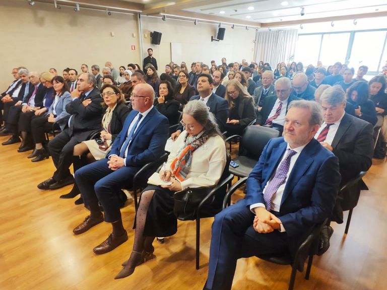 Οι σχέσεις της Ε.Ε. με τις χώρες της Μέσης Ανατολής και του Κόλπου και ...